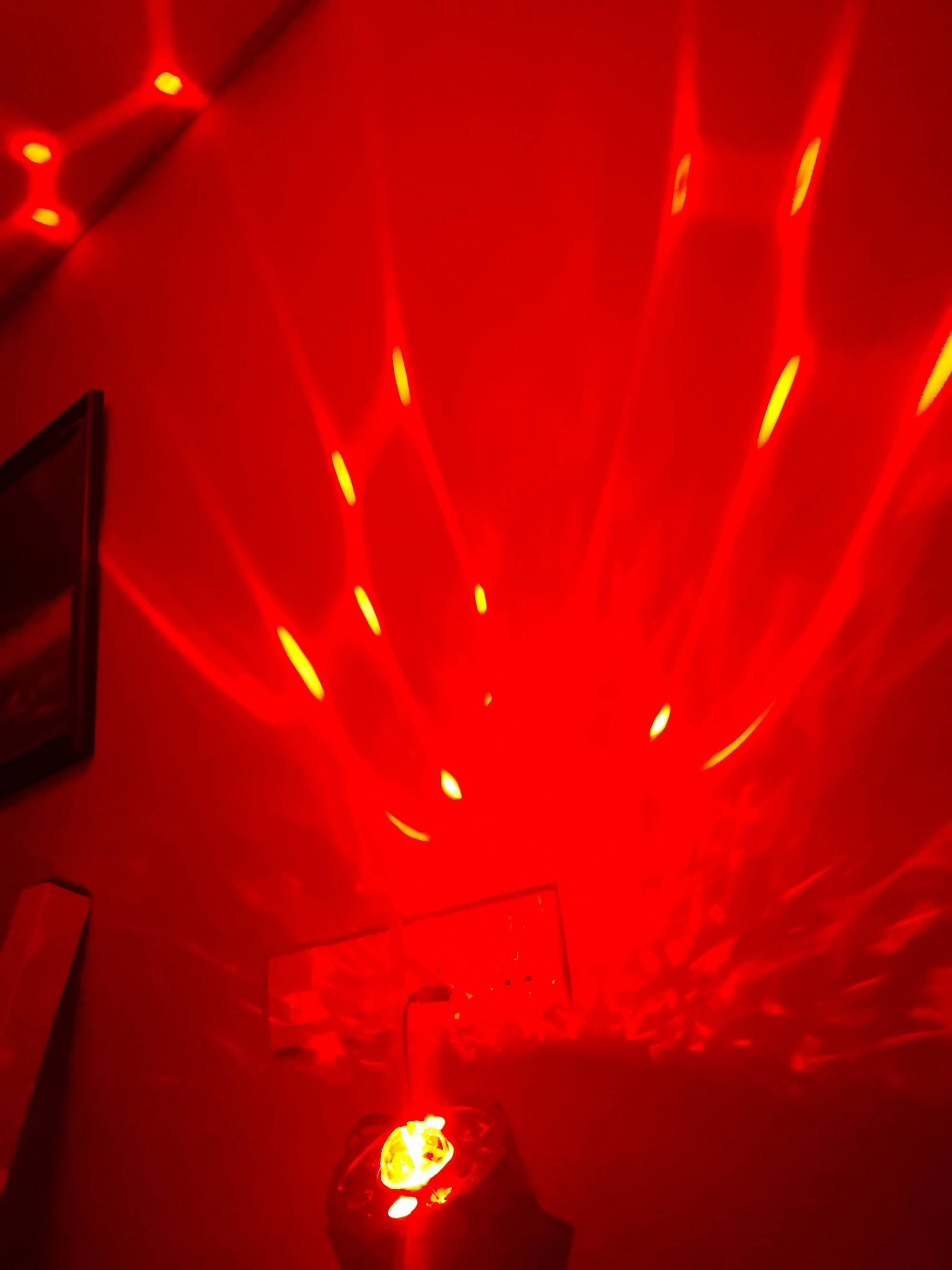 LED Rotating Party light / disco light with 7 colours and Bluetooth ...